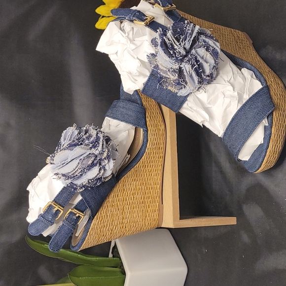Qupid | Shoes | Qupid Blue Jean Double Strap Wedges Sz 75 | Poshmark